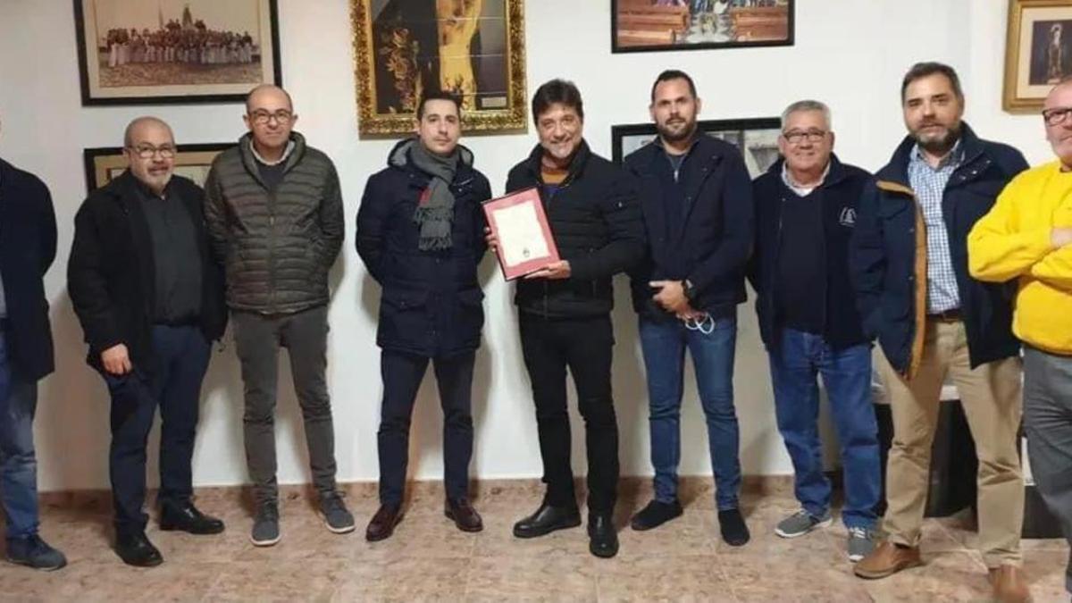 Valencia | Los Granaderos del Cabanyal distinguen a Ricardo Caballer ...