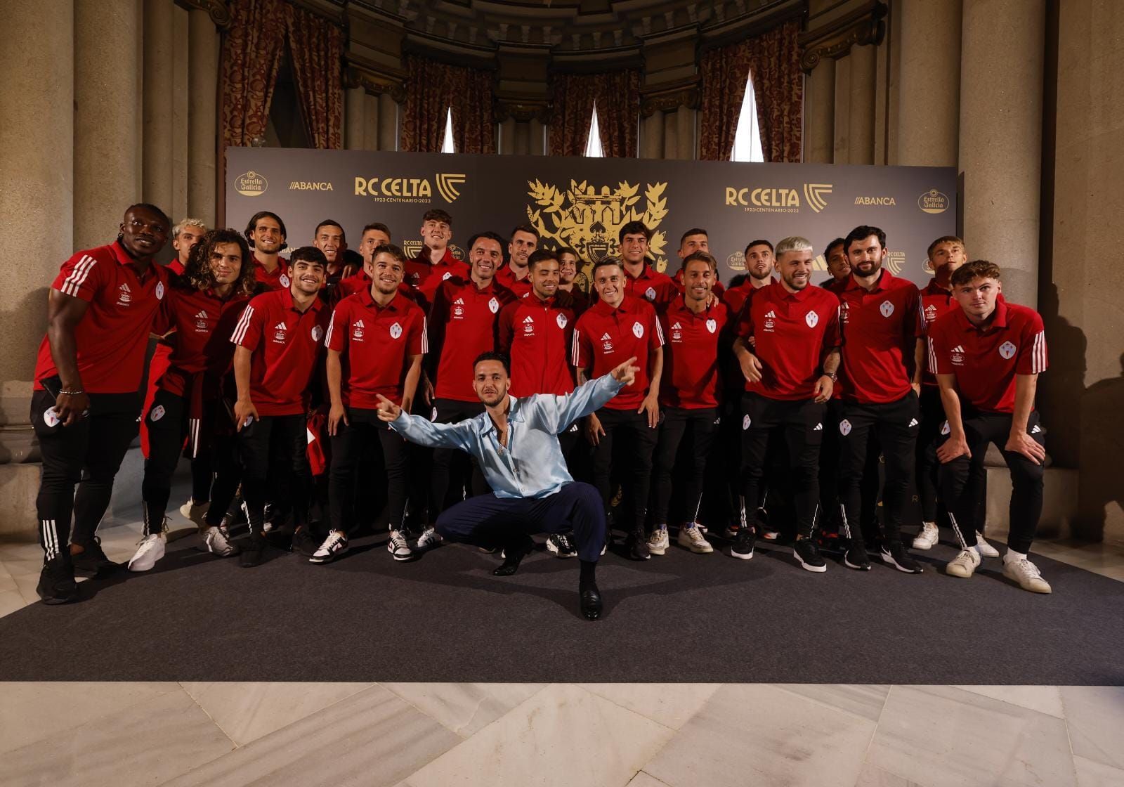 HIMNO DEL CELTA : El centenario del Celta ya tiene himno: 'Oliveira dos cen anos' celebra su ...