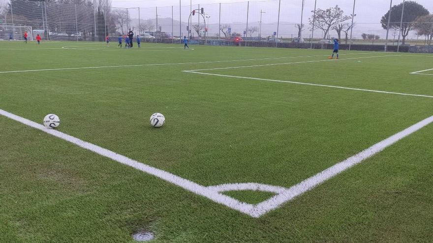 El renovado campo de fútbol 7 de Reibón debe ser reparado por problemas ...