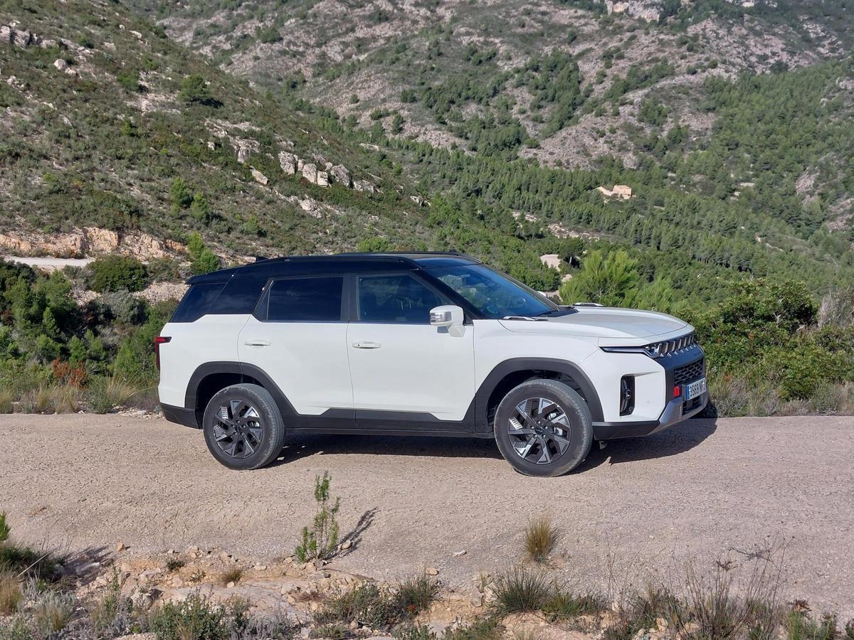 Probamos el KGM Torres HEV, la versión híbrida del SUV coreano capaz de alcanzar hasta 1.280 km ...