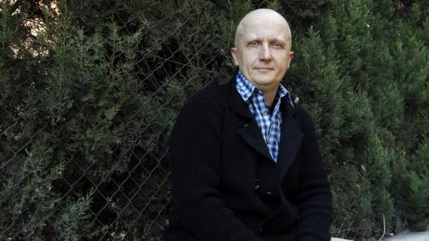 El valenciano de los dos mil tumores, detenido por estafa con su enfermedad