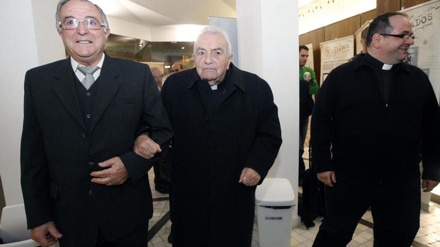 'Azagra, el secreto de la vida', homenaje al obispo emérito