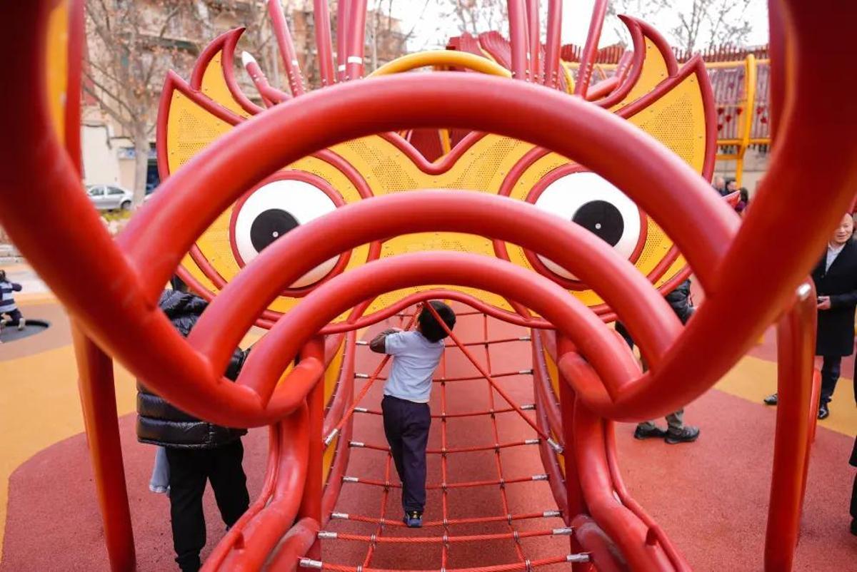 USERA | Usera, el 'Chinatown' de Madrid: el artista Okuda San Miguel ...