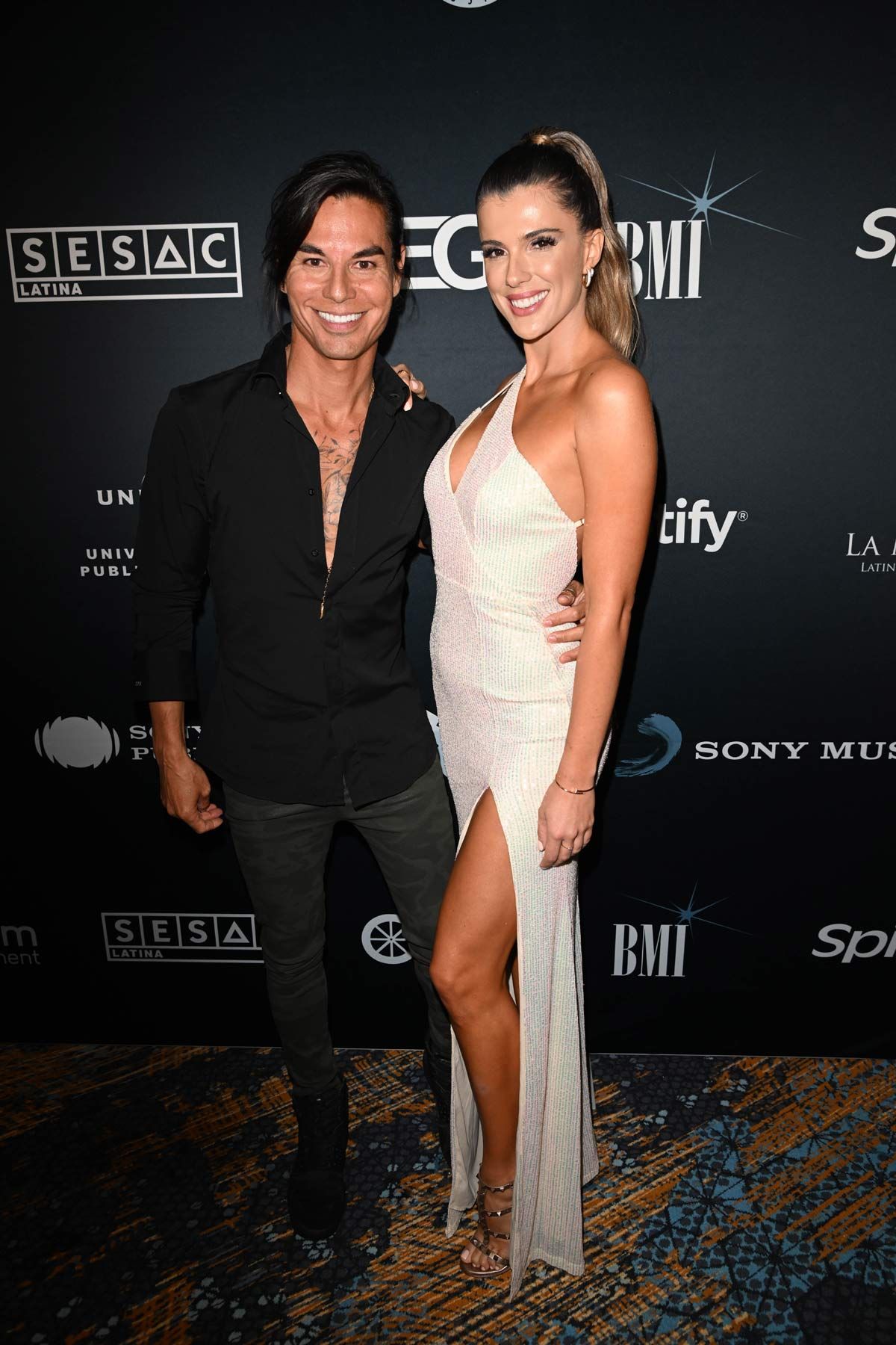 El estilazo de Vivi Di Domenico, la novia de Julio José Iglesias Jr - Woman