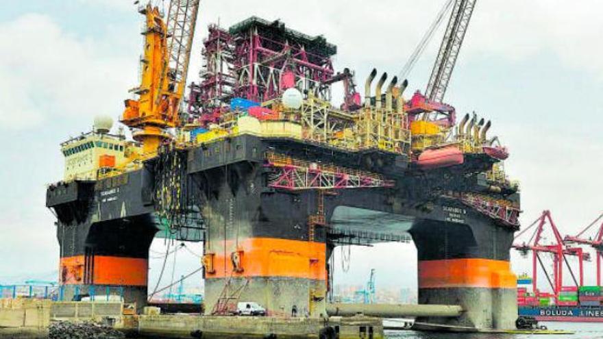 La plataforma 'Scarabeo 9' regresa a La Luz para recuperar su torre