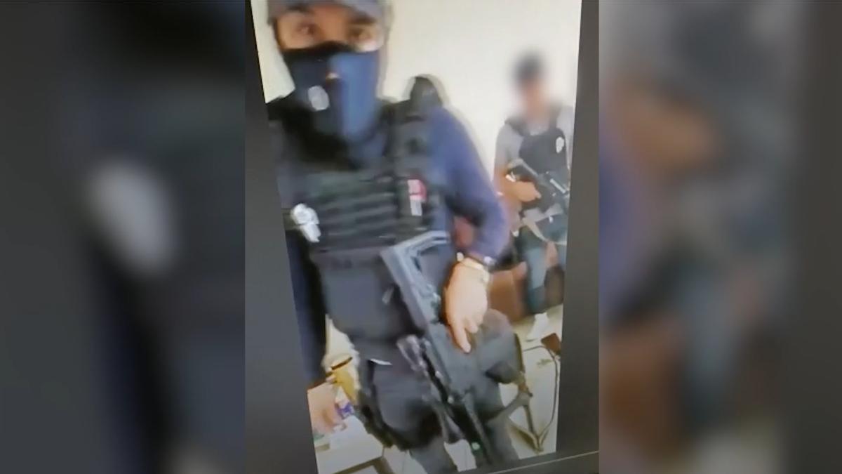 Golpe policial a una banda que amenazaba con enviar un sicario a gente que contrataba ...
