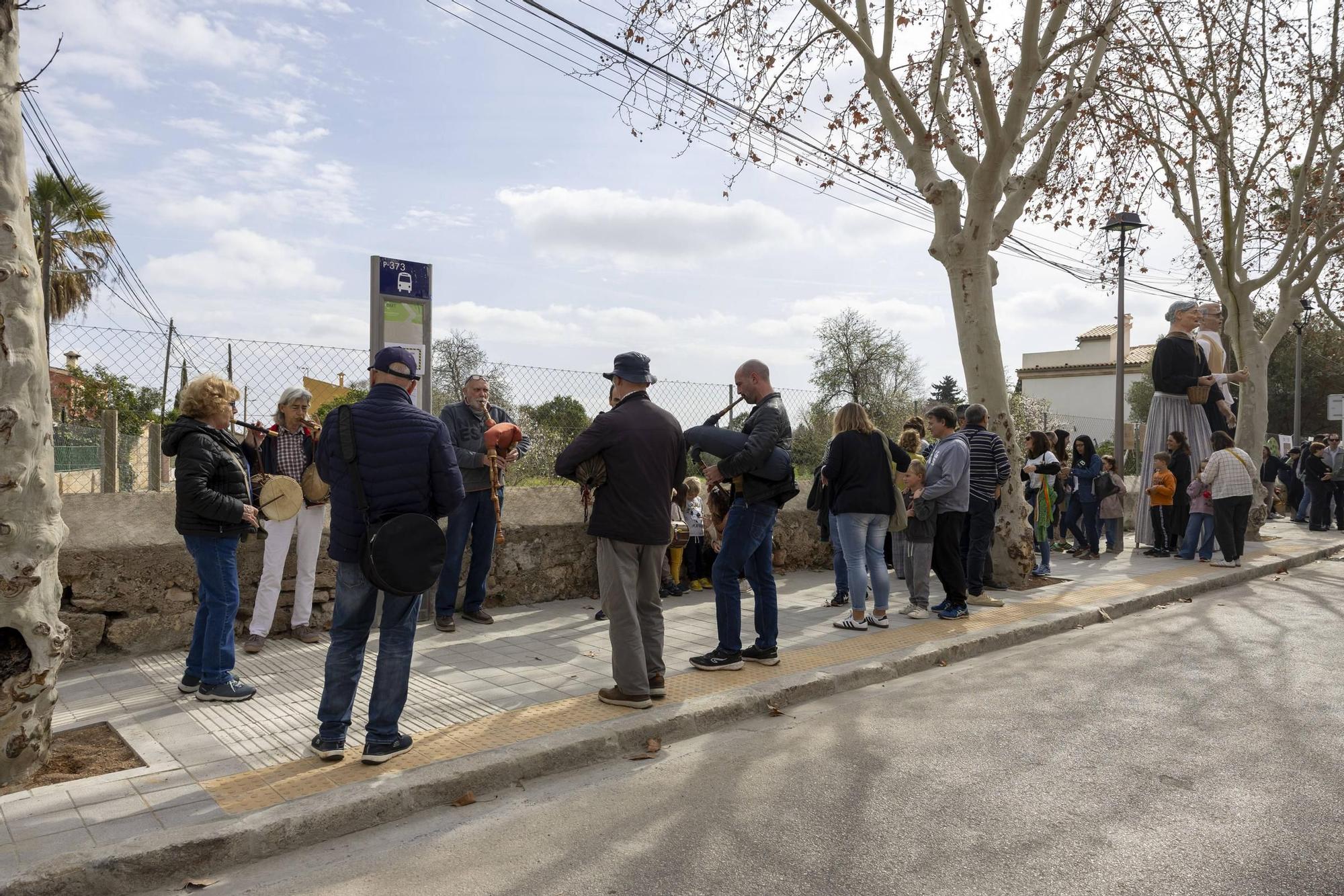 La cadena humana de los vecinos de Son Sardina, en imágenes - Diario de ...
