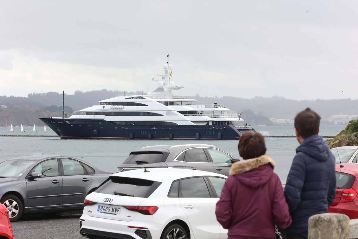 SUPERYATE BATELLO CORUÑA | El superyate de 80 metros de eslora de un ...