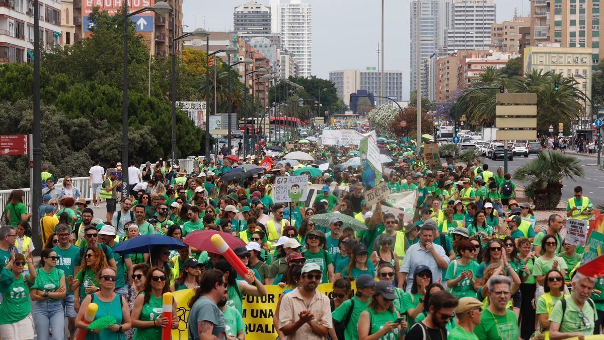 Una última manifestación 'despide' la huelga hasta septiembre: "Esto es ...