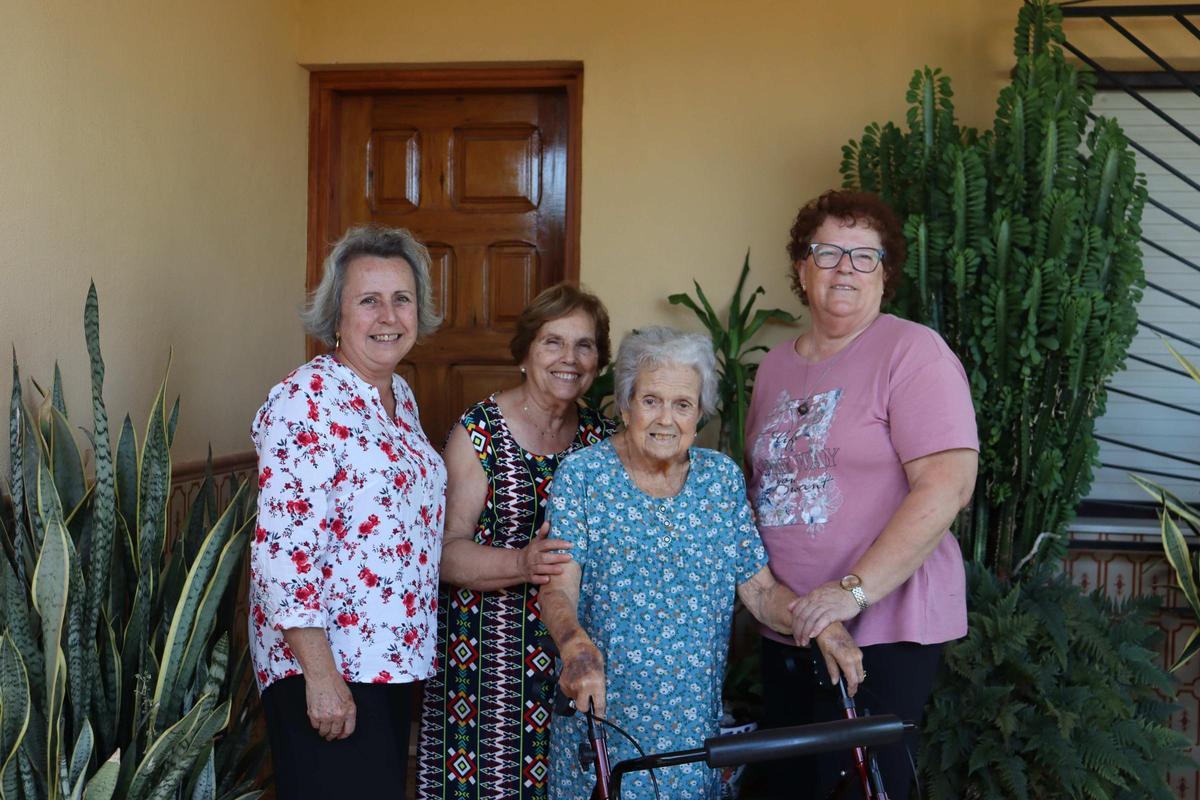 Asaja reconoce a la centenaria Ángela Alonso y a Roque Bru Irles en la ...