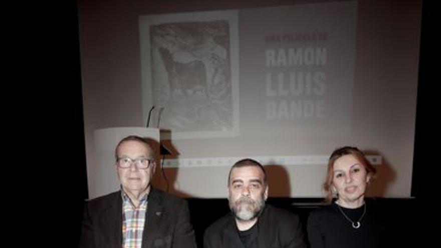 Bande proyecta "Vaca mugiendo entre ruinas" en la Biblioteca de Asturias