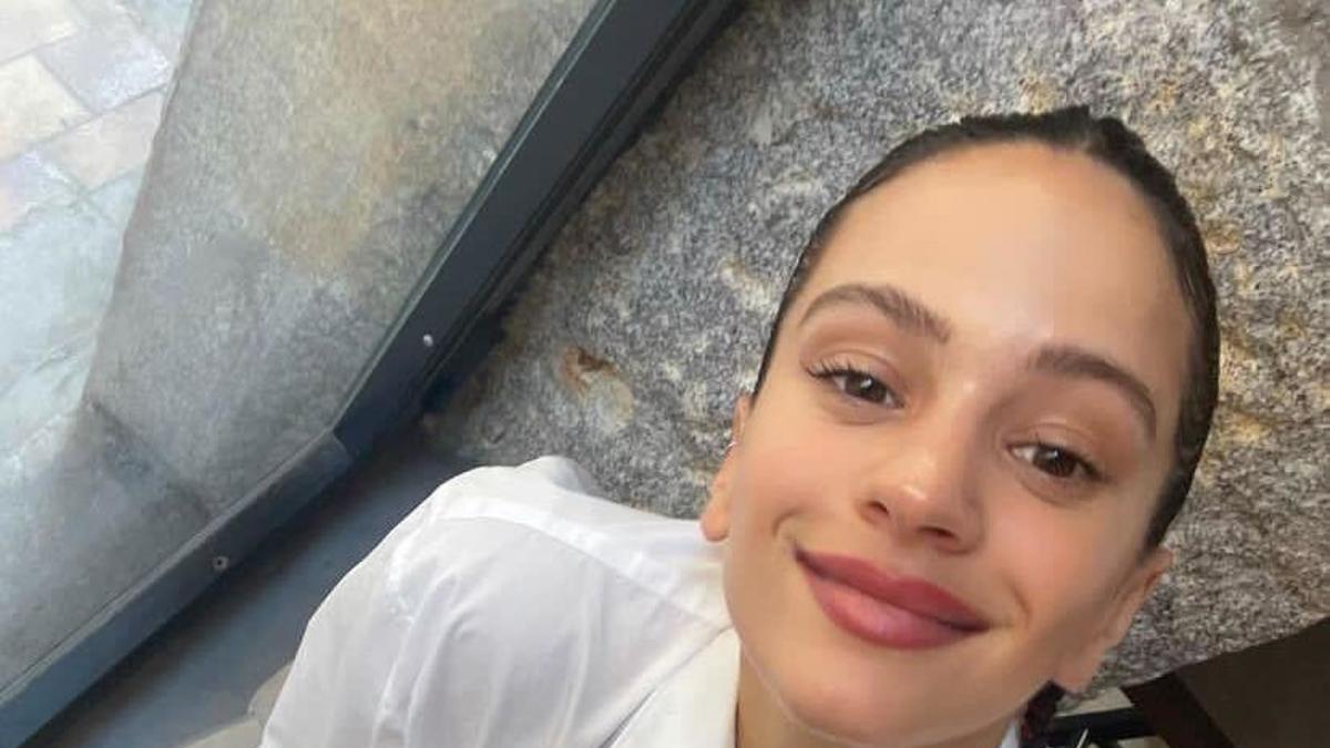 Rosalía responde en Twitter a las preguntas más divertidas de sus fans y esto es lo que ocurre ...