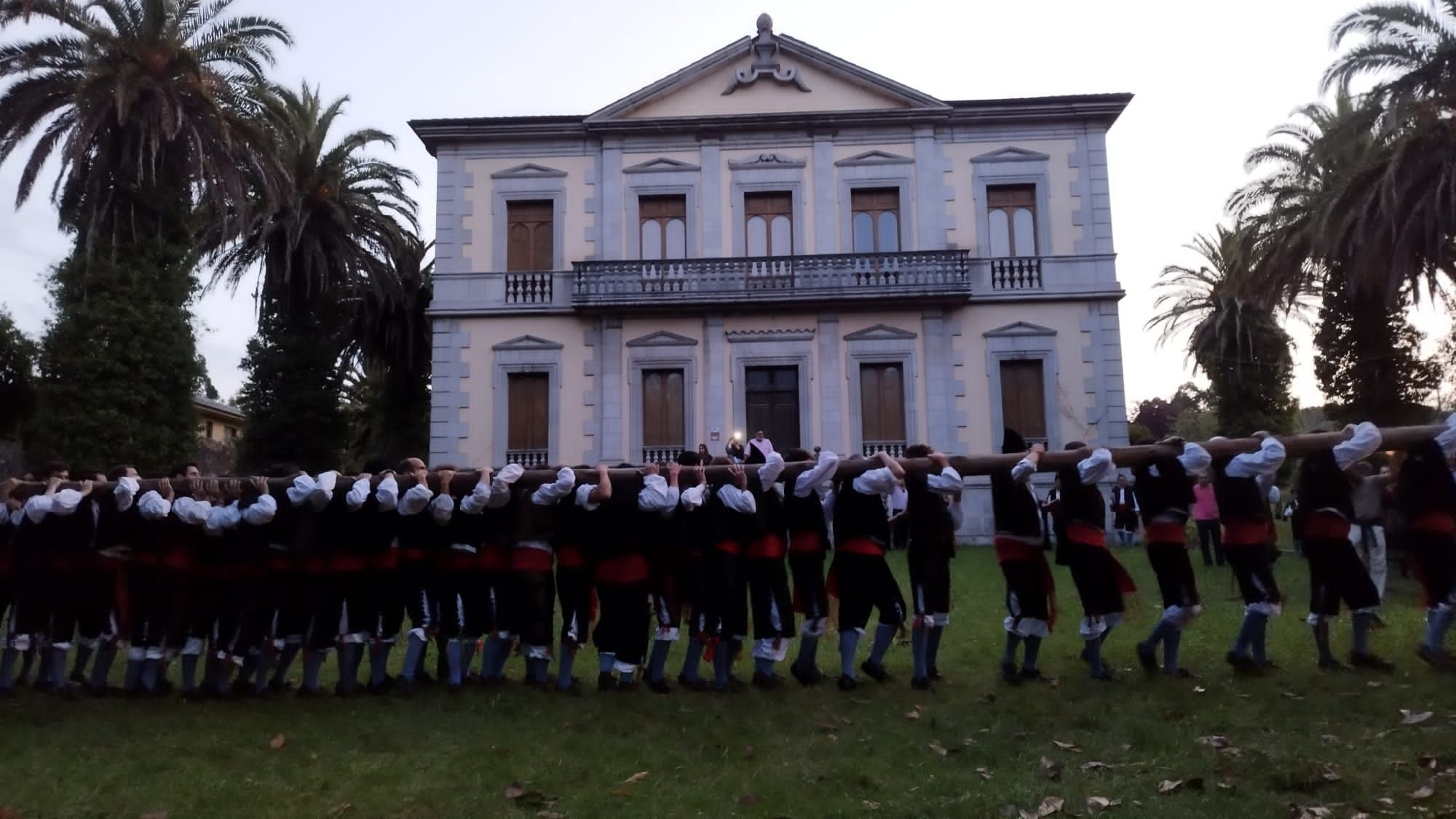 En imágenes: el bando de La Magdalena celebró su espectacular desfile y ...