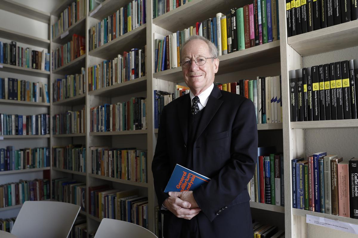 Geoffrey Hewings: un reconocimiento más que merecido