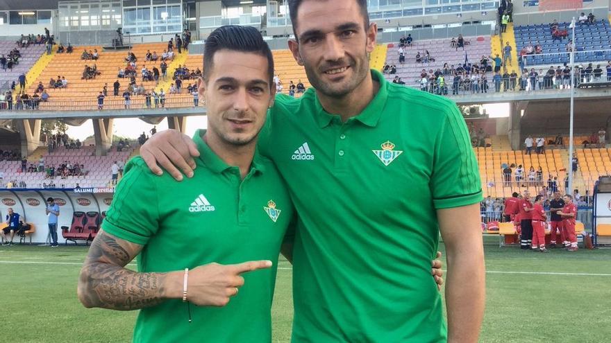 Sergio León echa un capote al «bicho» Adán