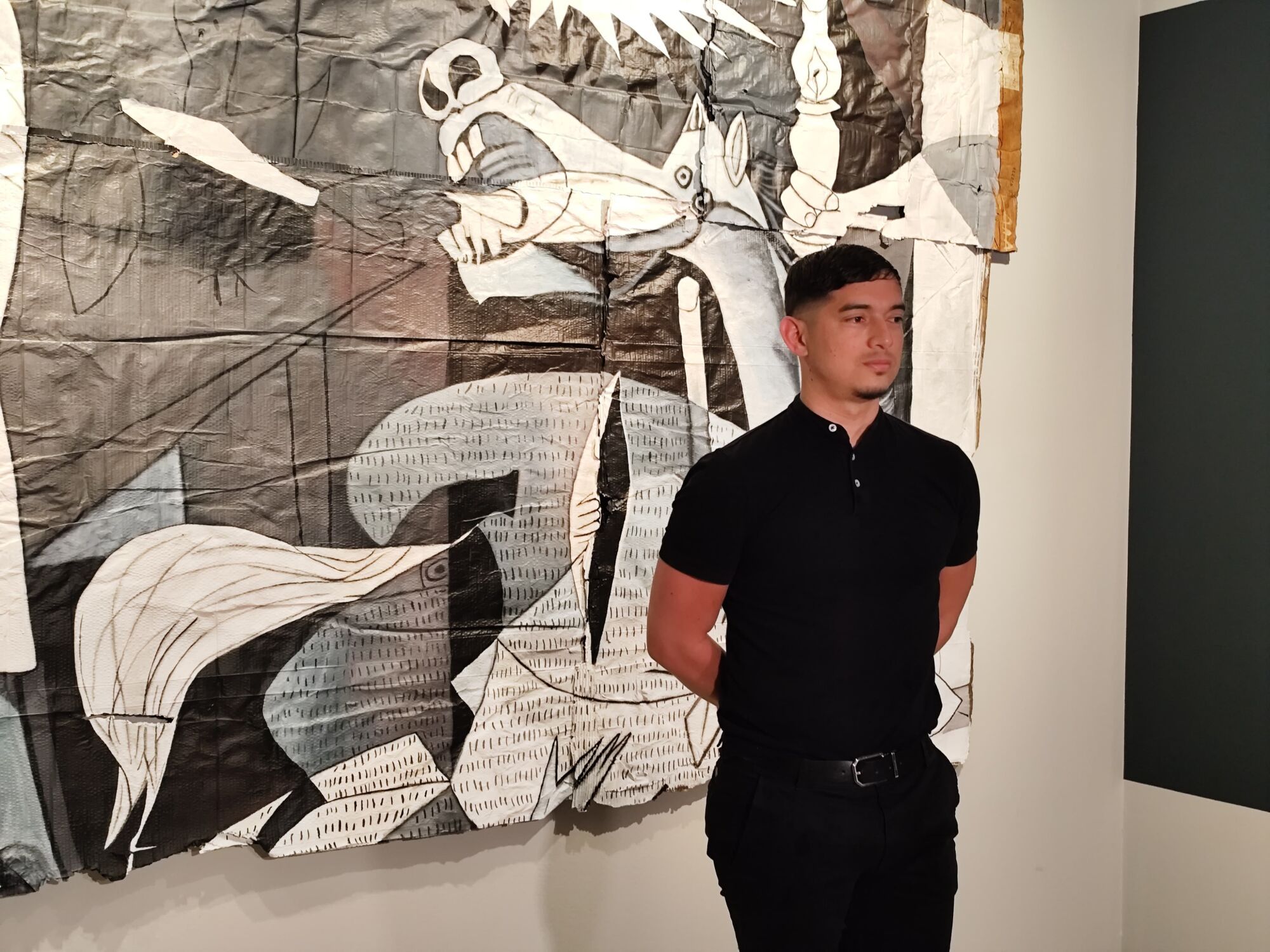 La exposición 'Guernica despedazado' del artista malagueño Julio Anaya ...