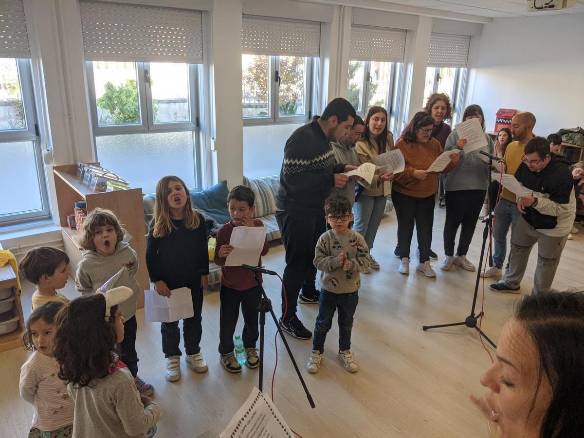 PROXECTO MUSICAL EN GALEGO DO CEIP ESPIÑEIRA DE ALDÁN: Gravación no colexio