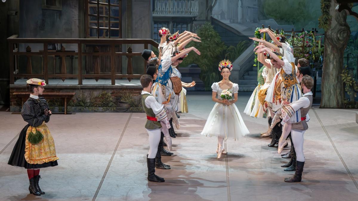 ‘Coppélia’, la magia del ballet francés regresa a Sevilla con cuatro ...