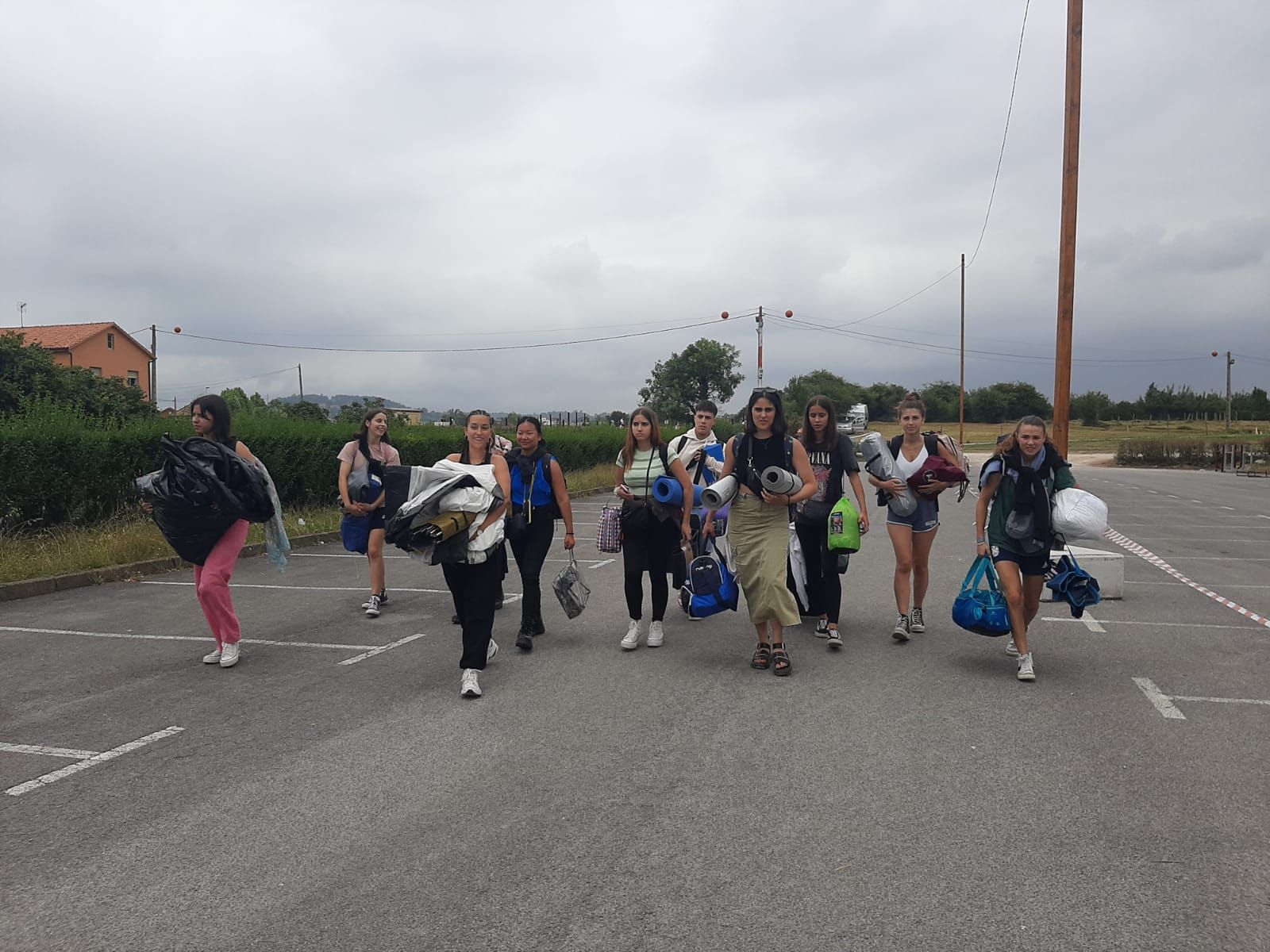 Los primeros "bombis" ya están en Llanera para acampar en La Morgal ...