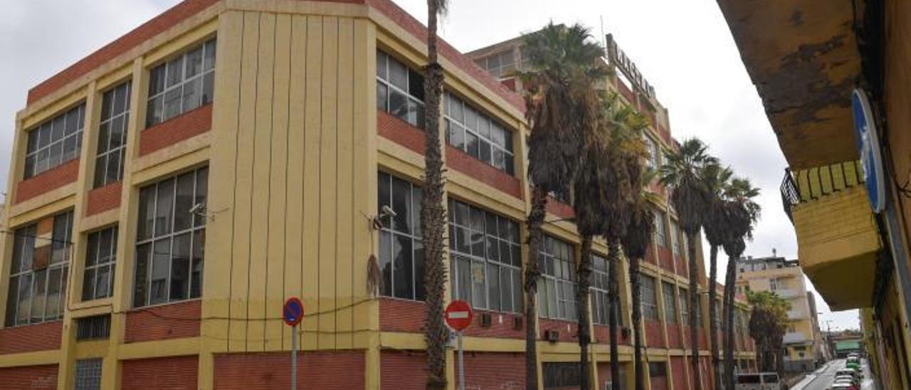La Isleta propone crear una factoría cultural para salvar el edificio Racsa
