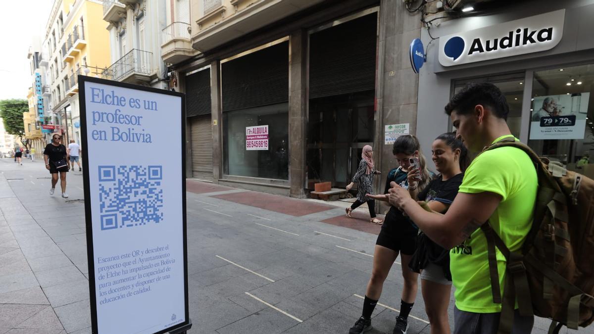 La Corredora muestra "Qué grande es Elche"