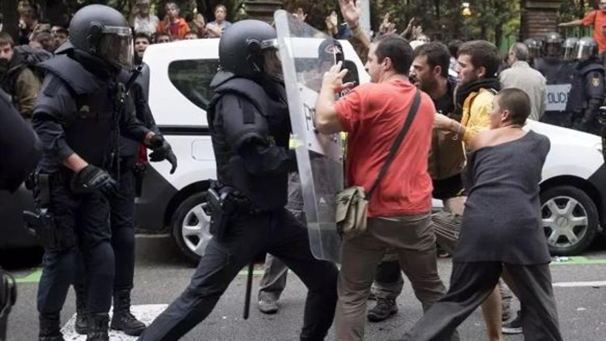 El jutjat de Barcelona demana a les parts si s’ha d’amnistiar els policies nacionals encausats ...