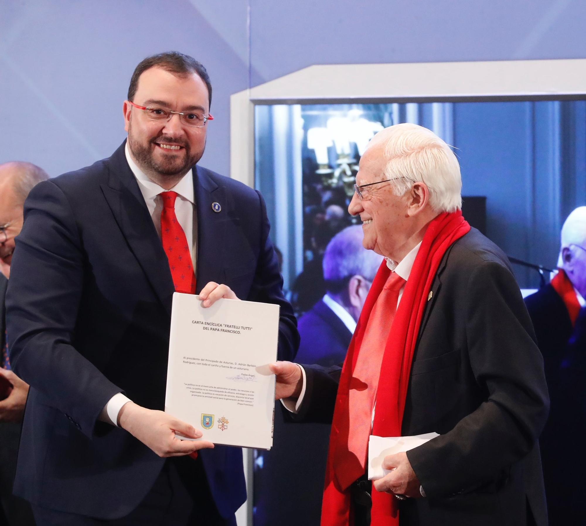 EN IMÁGENES: El presidente del Principado, Adrián Barbón, participa en ...