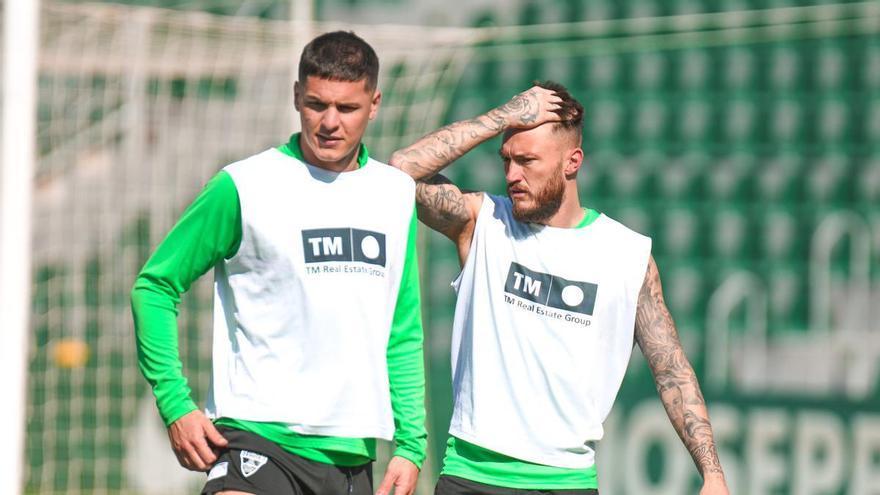 The Elche team hopes to celebrate their stay with their fans on ...