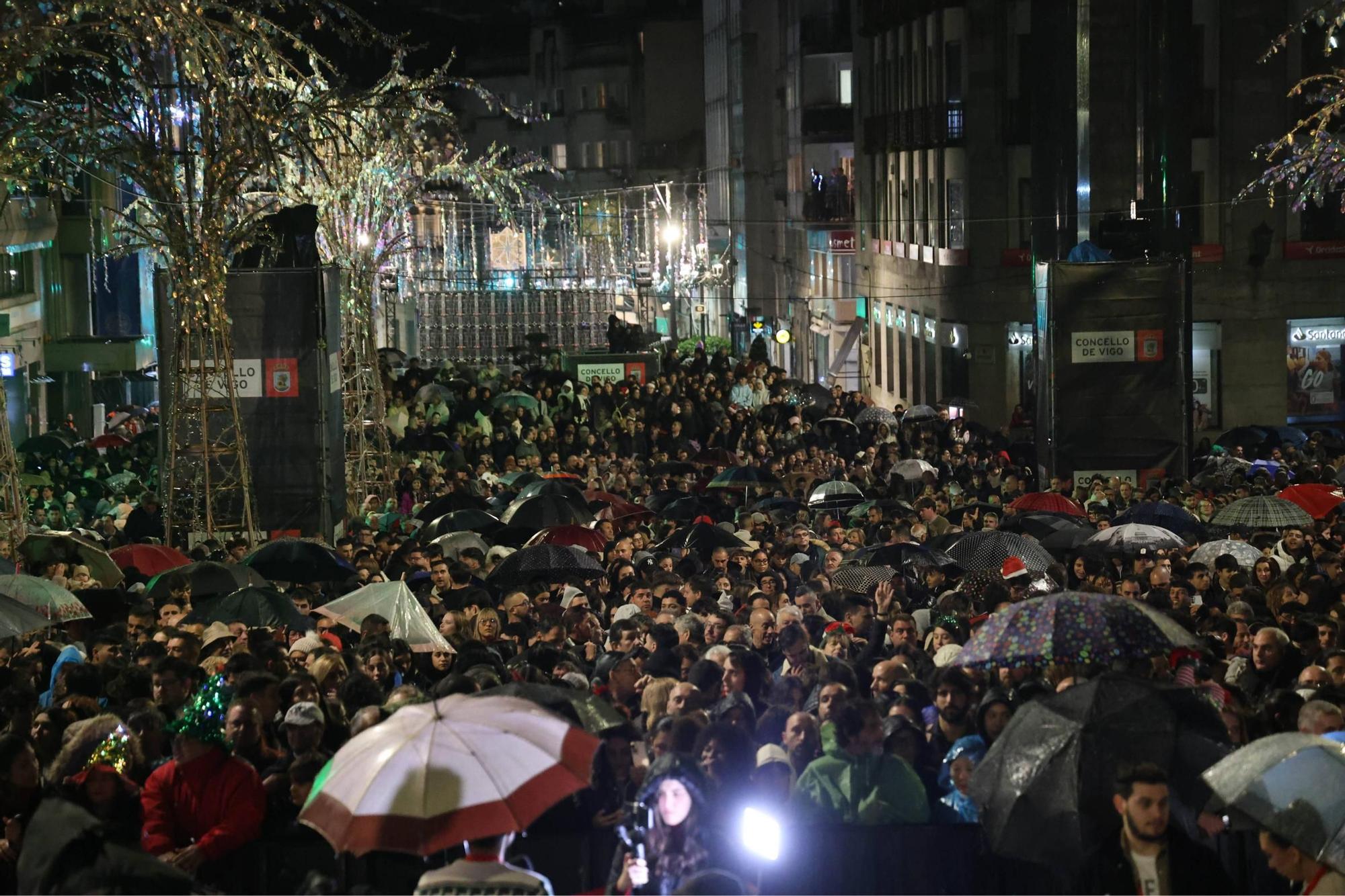 Vigo enciende la Navidad más grande de su historia ante miles de personas