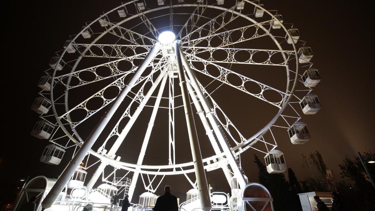 Una noria gigante y nueva iluminación en el paseo Independencia, dos de ...