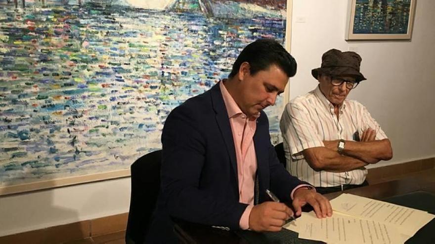 El pintor Saura Mira dona 'Reflejos' a San Javier