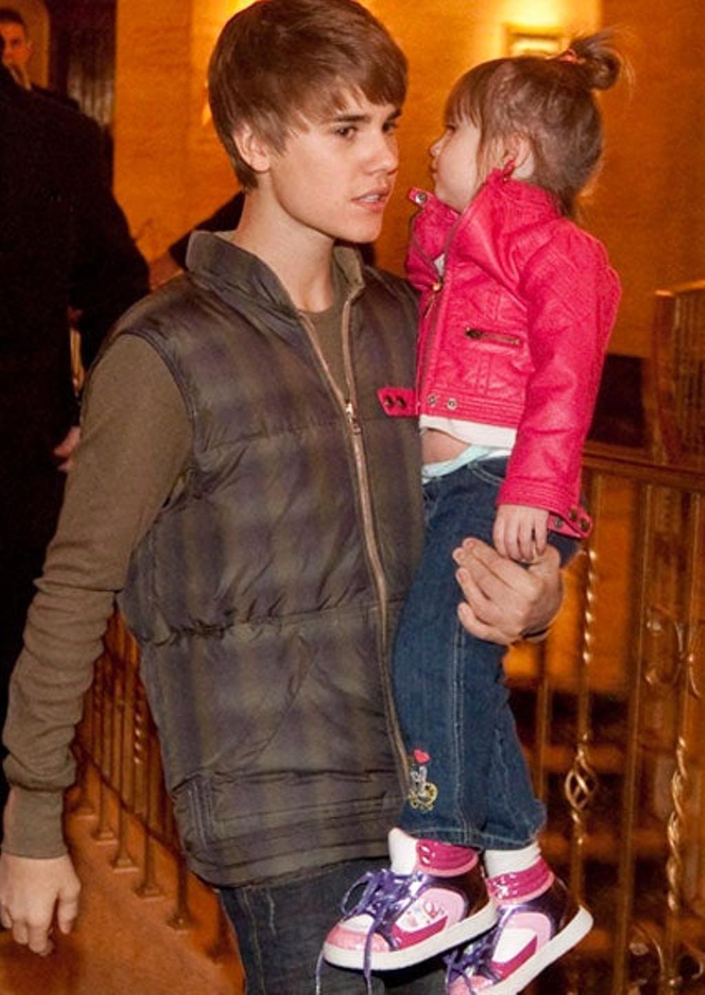 Justin Bieber y su hermana de 4 años cantan juntos por Navidad - Cuore