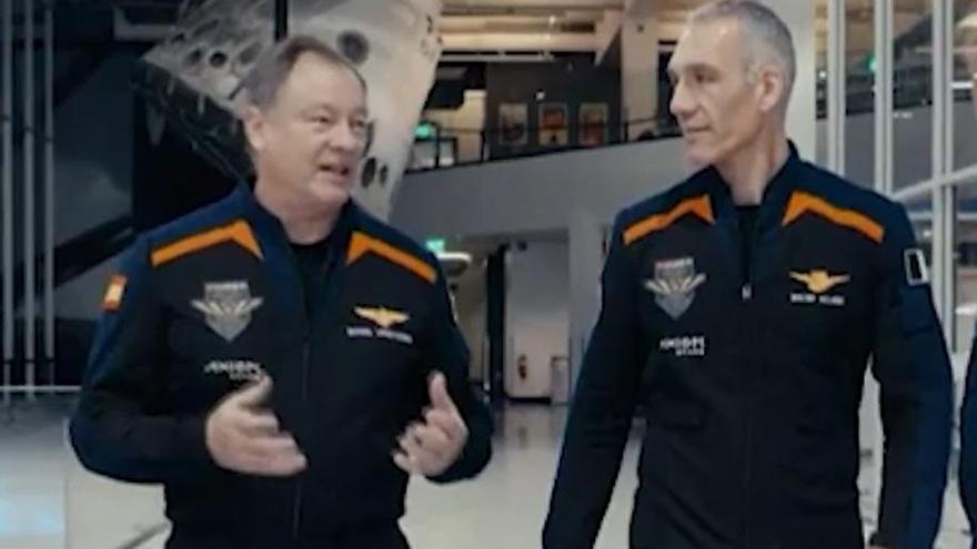 Miguel López-Alegría, al mando del primer vuelo comercial completamente ...