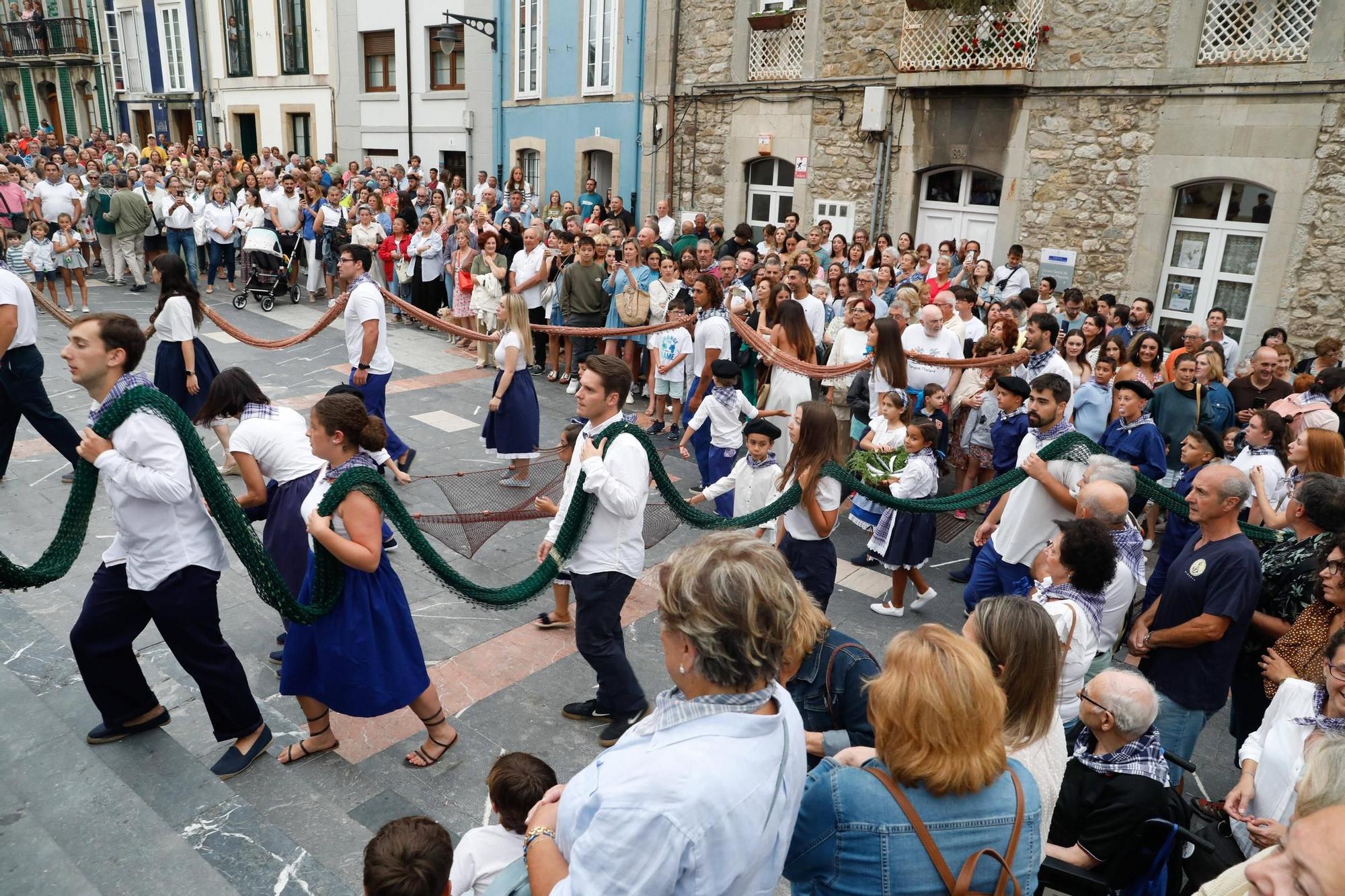 EN IMÁGENES: la procesión de la "llamada de la mar" del Carmen de Luanco