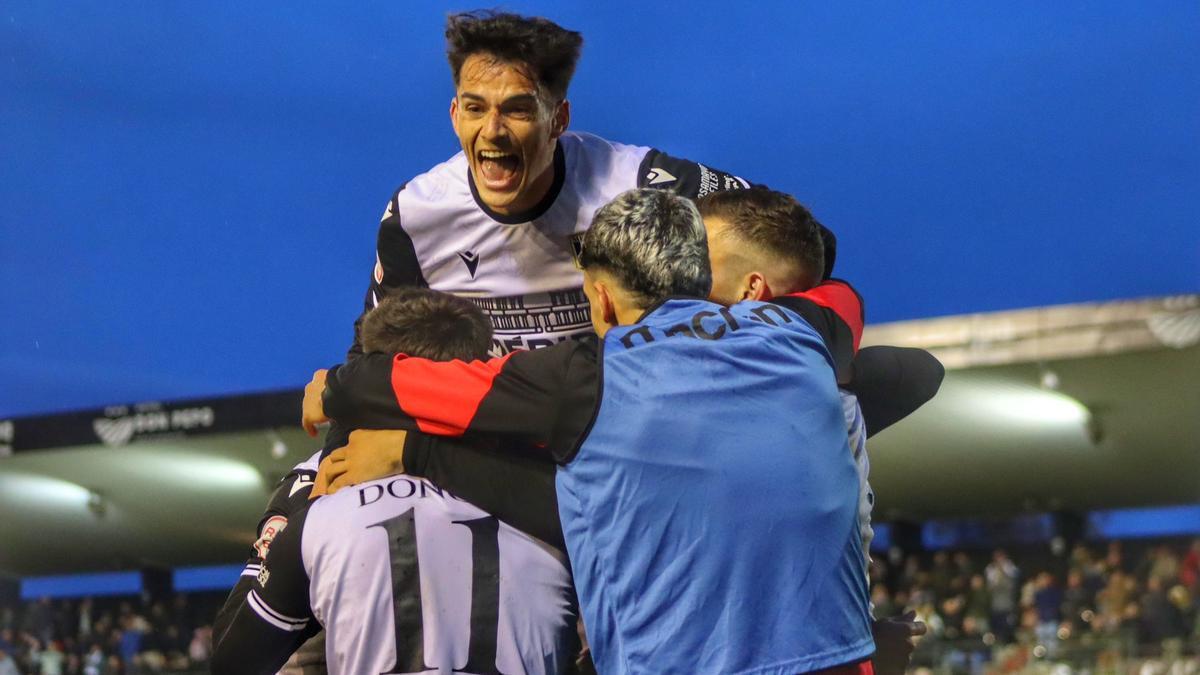 FÚTBOL | El Mérida disfruta en la montaña rusa