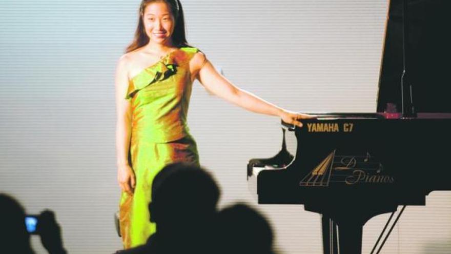 La pianista Lucille Chung luce sobre las tablas