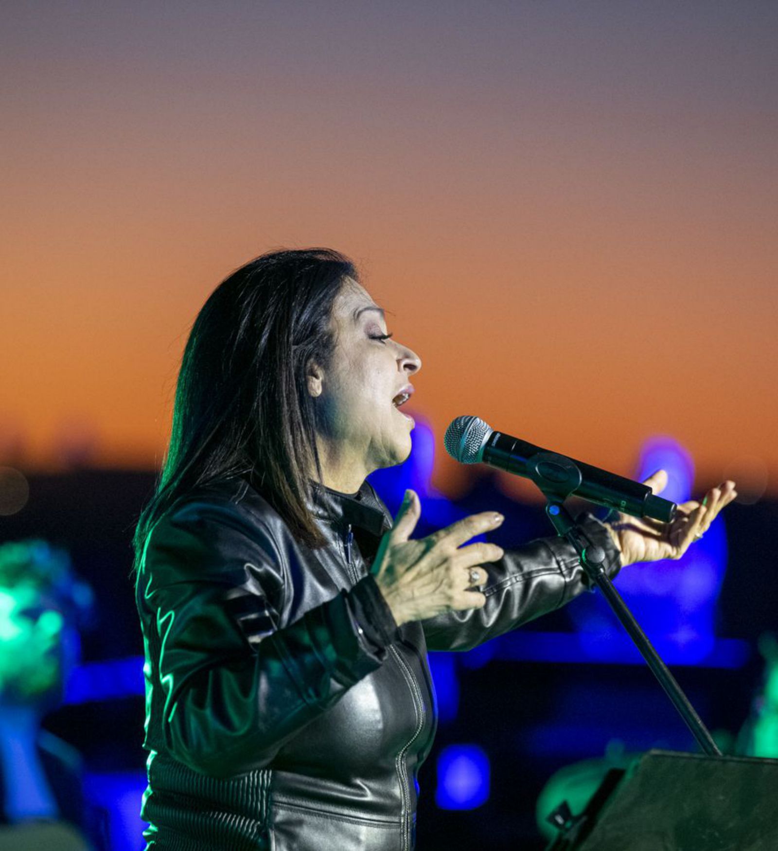 Olga Cerpa y Mestisay vuelven a brillar en el primer atardecer del año ...