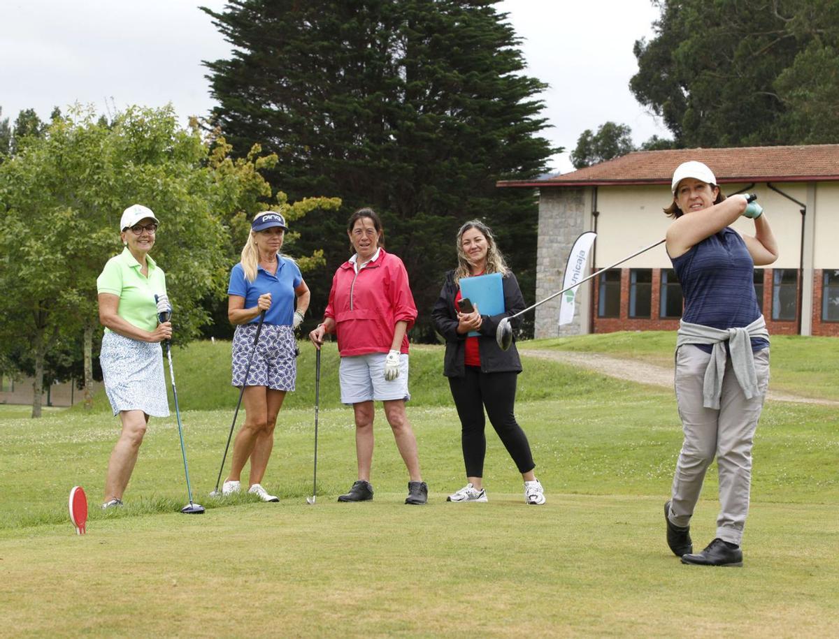 Un día con buenos resultados en el Torneo de Golf de LA NUEVA ESPAÑA