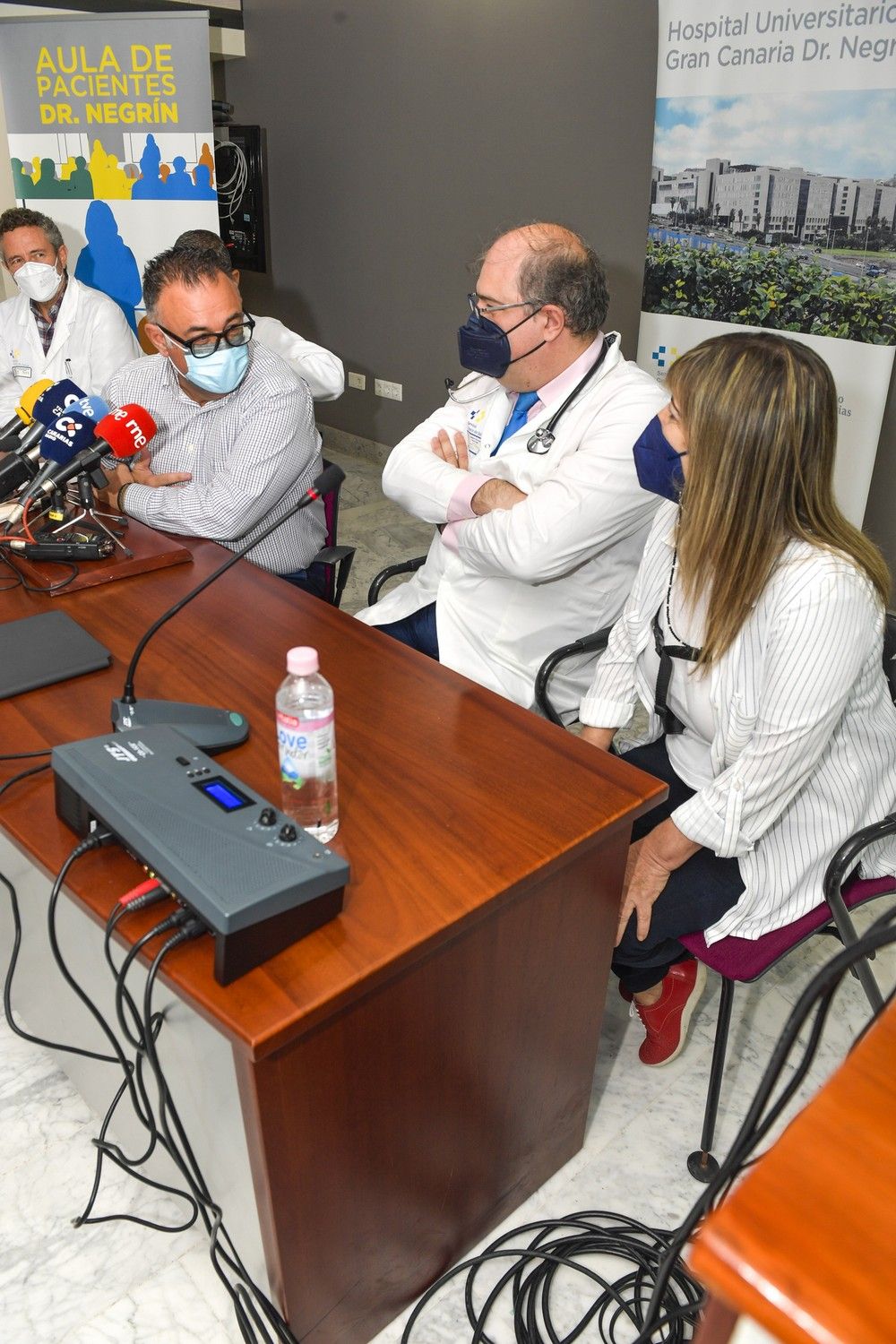 Un grupo de profesionales del Doctor Negrín implanta el primer sistema ...