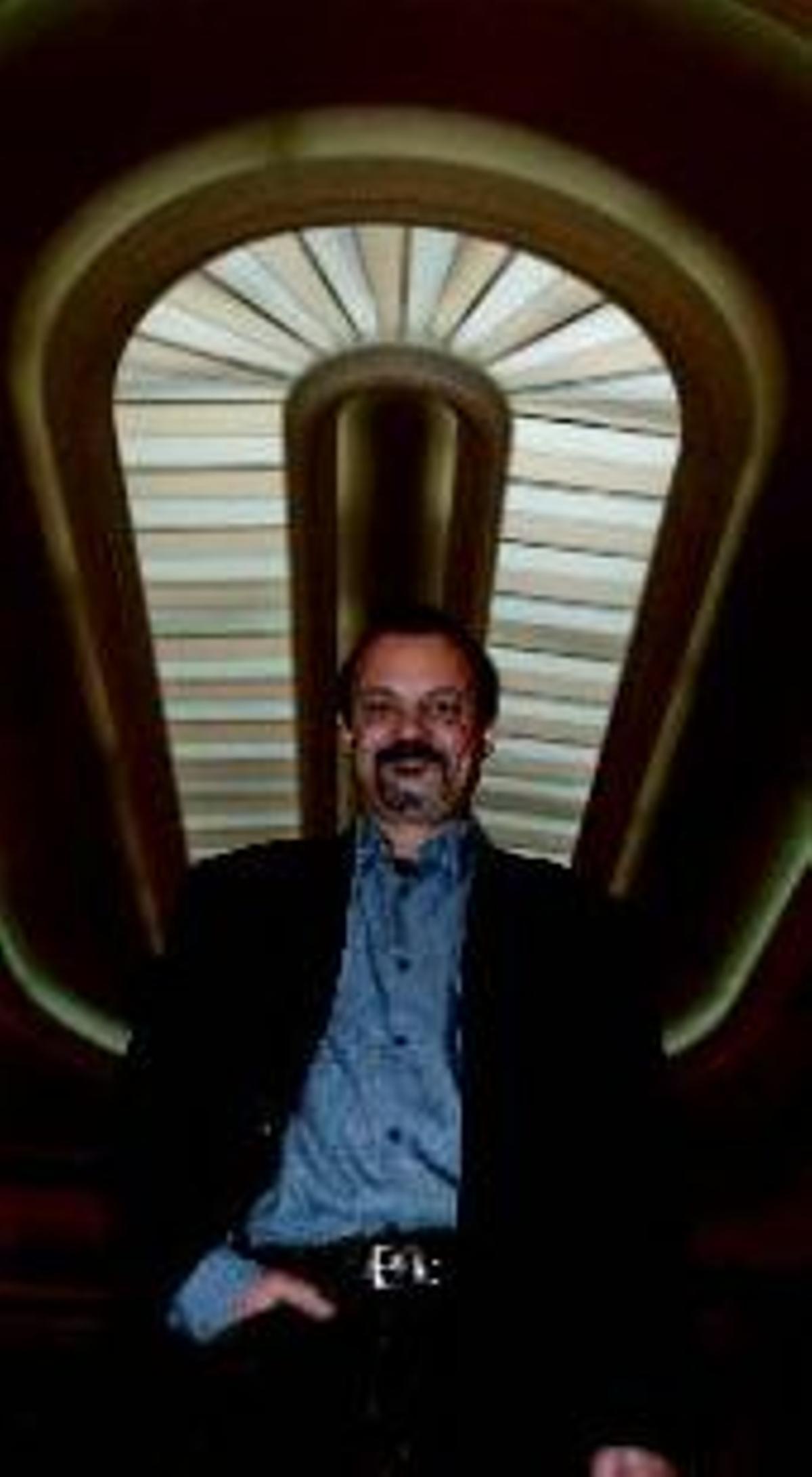 Pedro Zarraluki ESCRITOR: "La posguerra española no se halla tan lejos ...