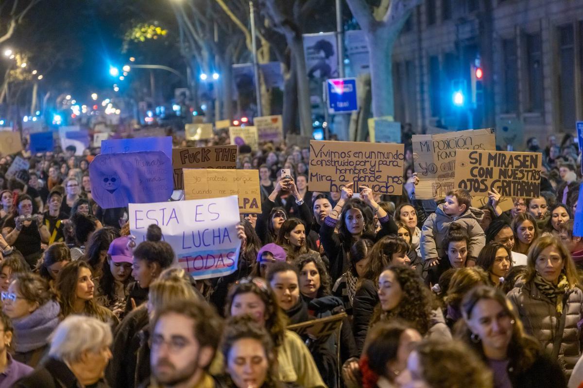 Protesta multitudinaria: miles de personas se movilizan en el 8M de ...