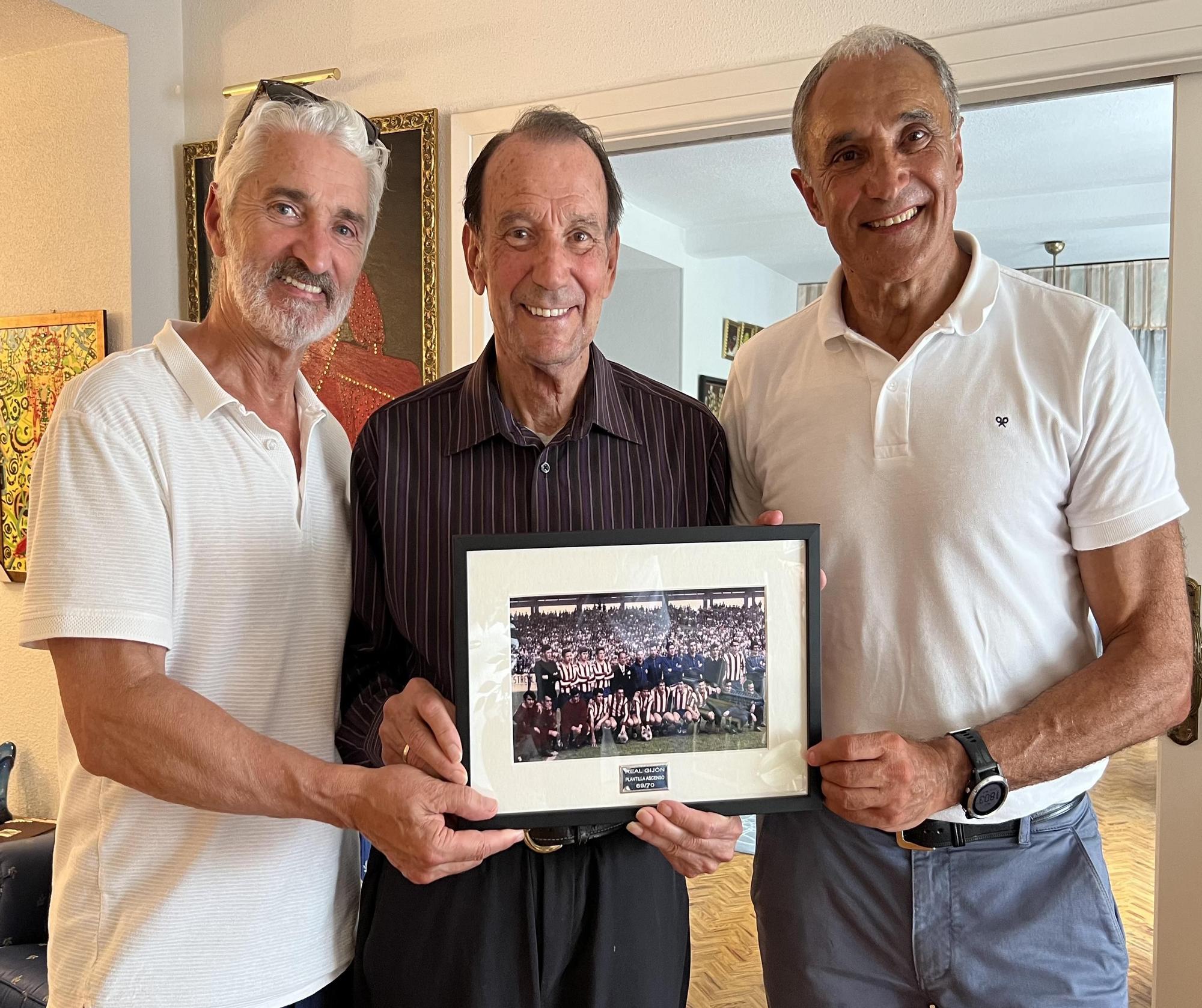 El emotivo homenaje del Sporting a Vicente Miera: "El Sporting es estar ...