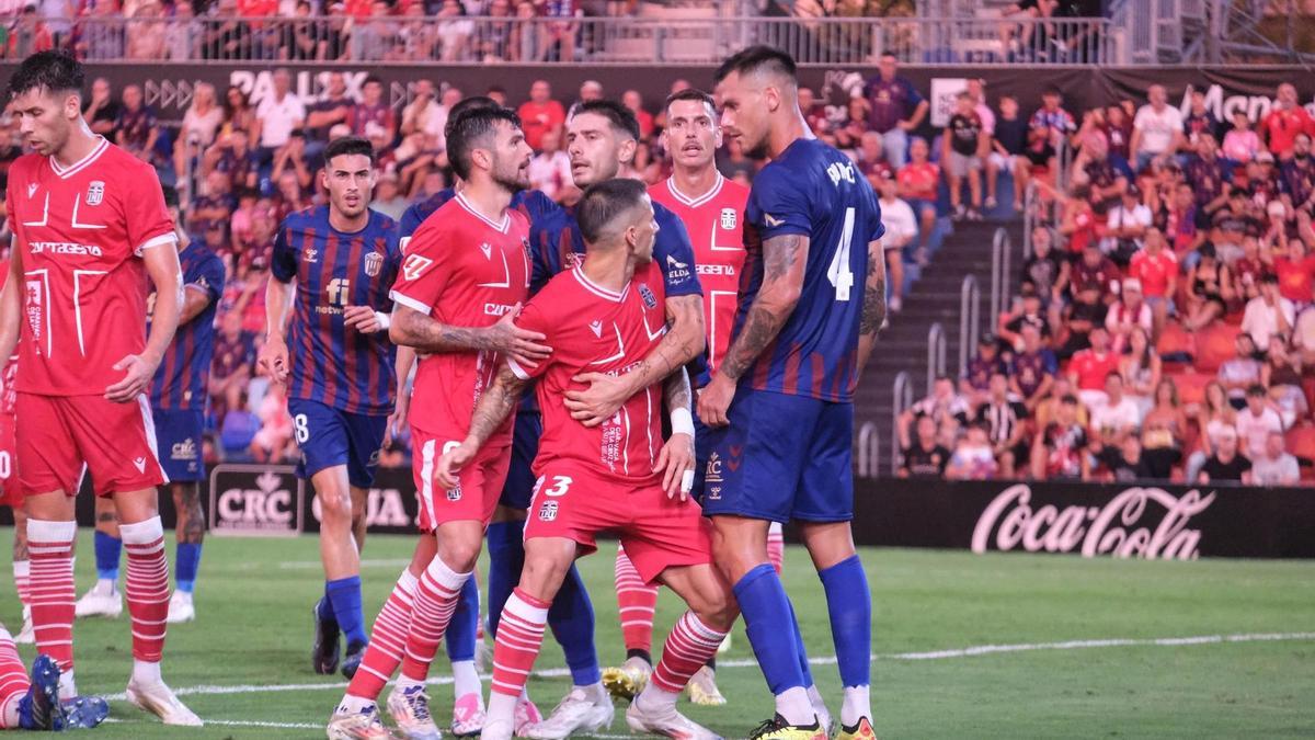 Dario Dumic y Piña afianzan el muro eldense