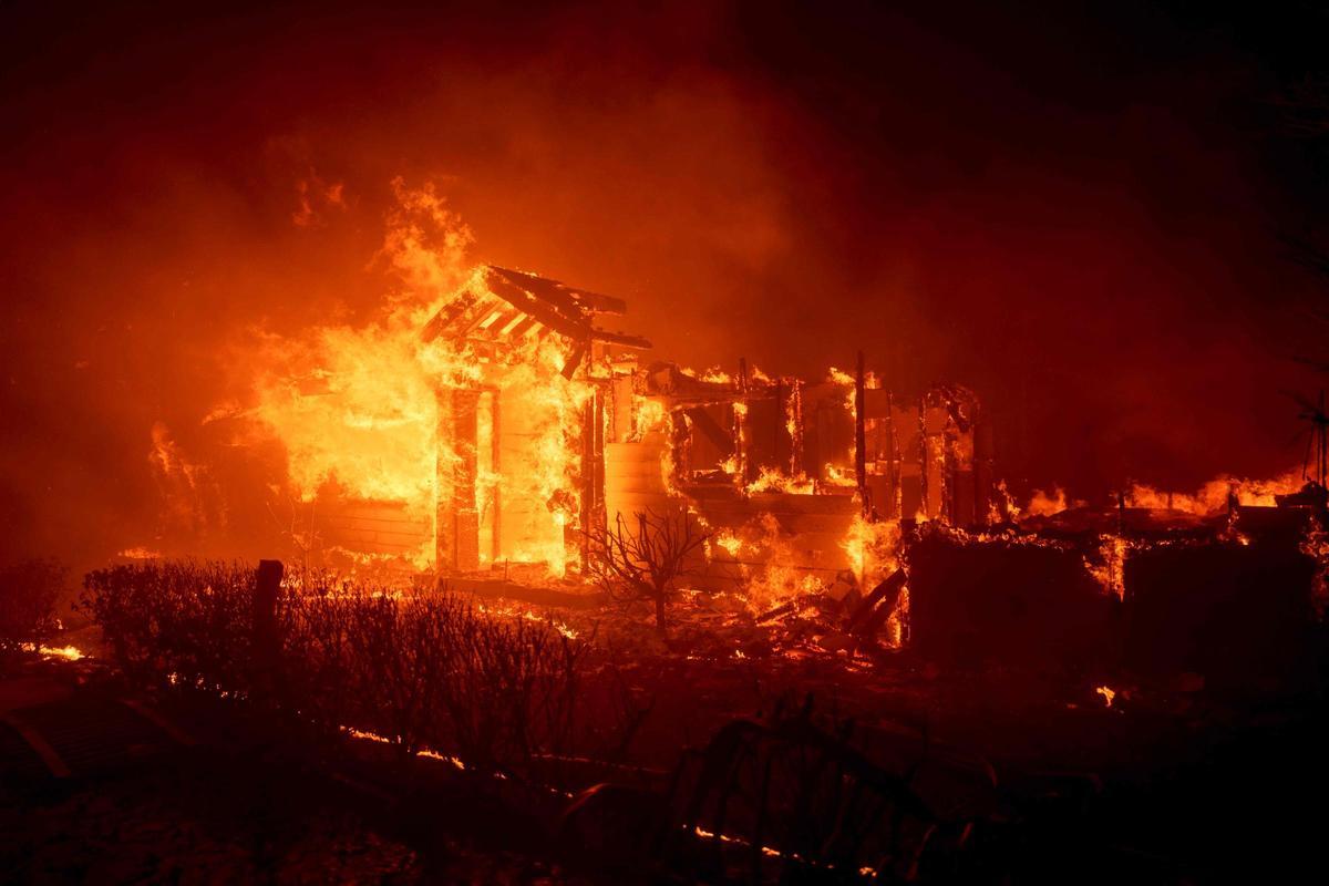 Los Ángeles declara el estado de emergencia por incendios sin control | FOTOS