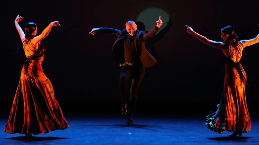 Antonio Perea lleva su "Trilogía" al Jovellanos