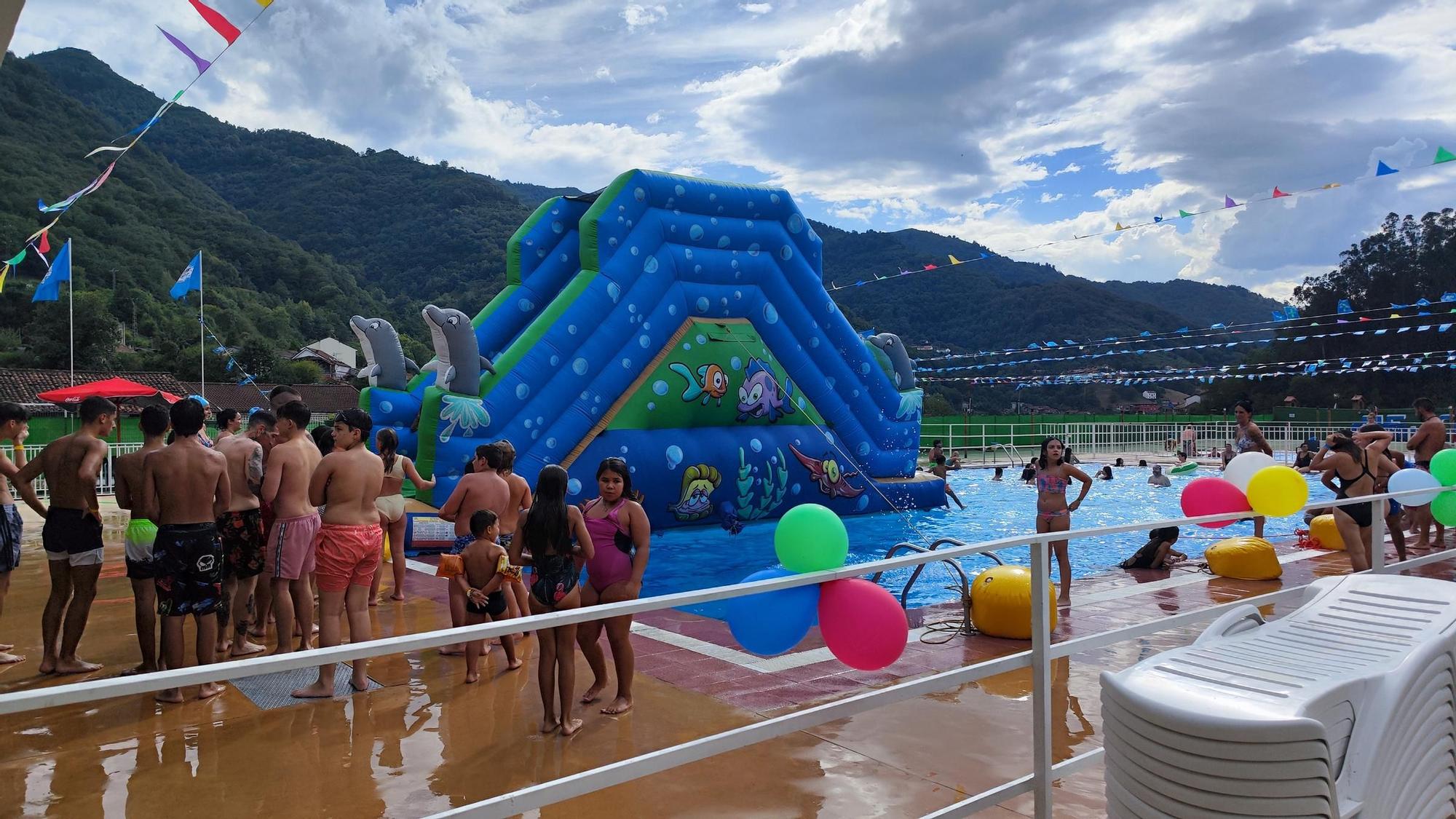 La fiesta de la piscina de Turón, en imágenes