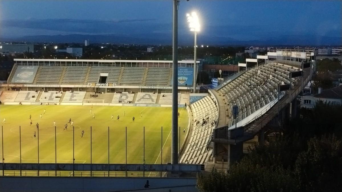El césped del Camp d’Esports reabre la guerra en Lleida