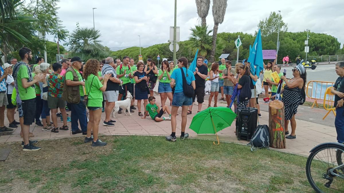 Decenas de vecinos de Gavà se movilizan contra el Pla de Ponent a las ...