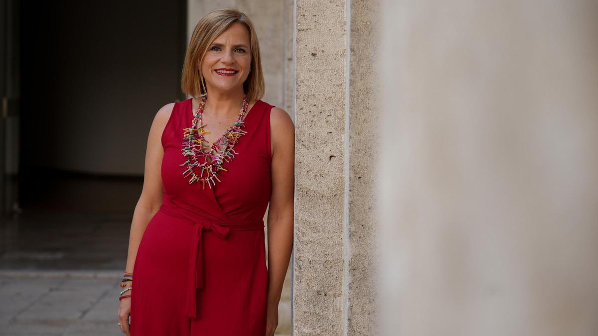 Bernabé califica a Mazón de gobernante para "bodas, bautizos y comuniones"