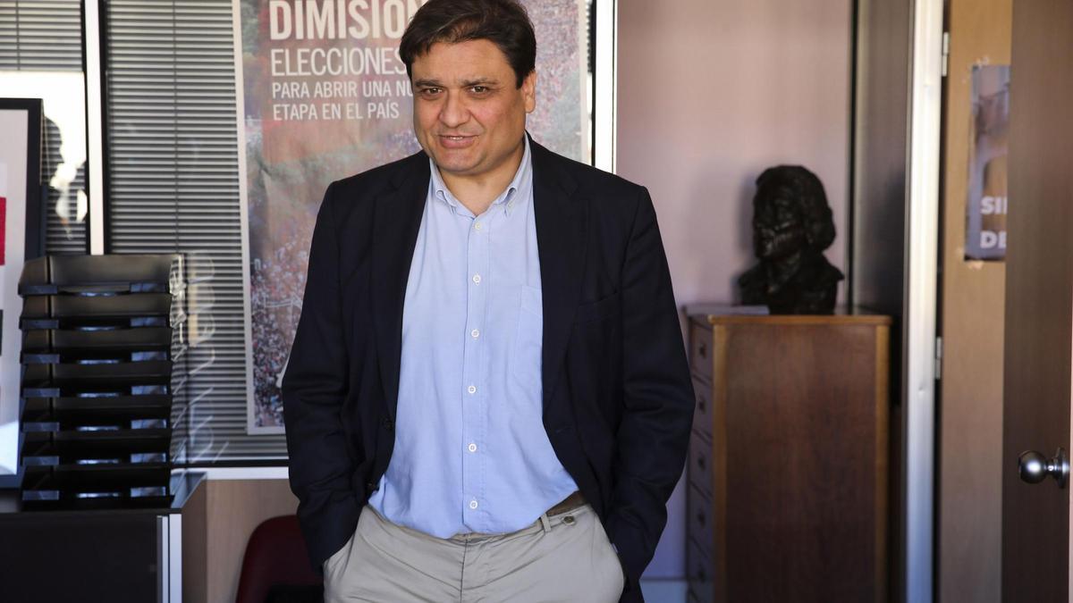 IU llama "reaccionario" al líder de Otea, que rechaza la tasa turística